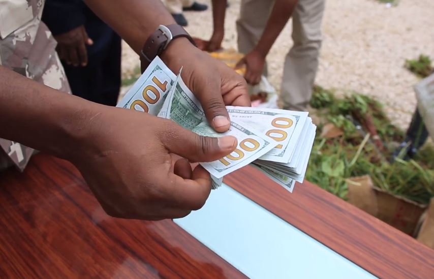 Police Officers Turn down Large Sum of Cash and Vehicle as Bribe from ...